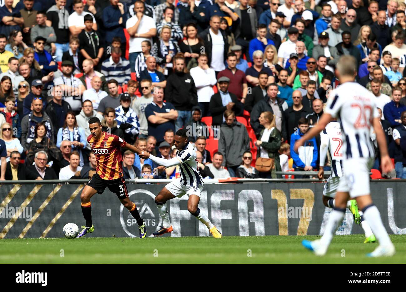 Millwalls left right mahlon romeo hi-res stock photography and images ...