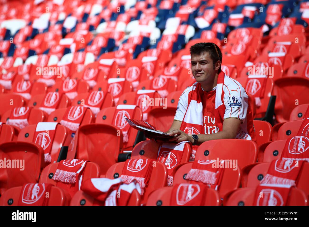 An arsenal fan in stands hi-res stock photography and images - Alamy