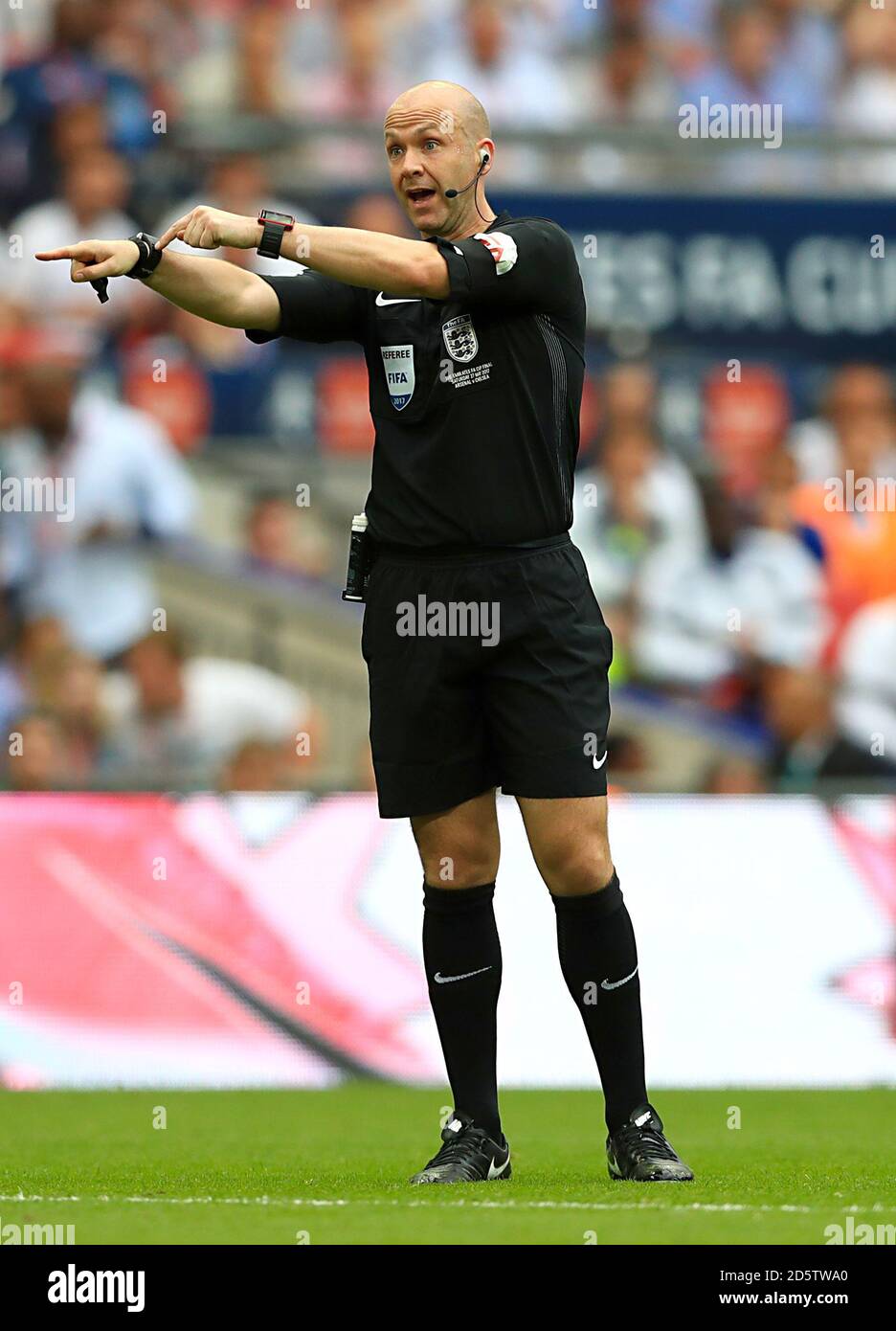 English referee anthony taylor hi-res stock photography and images - Alamy