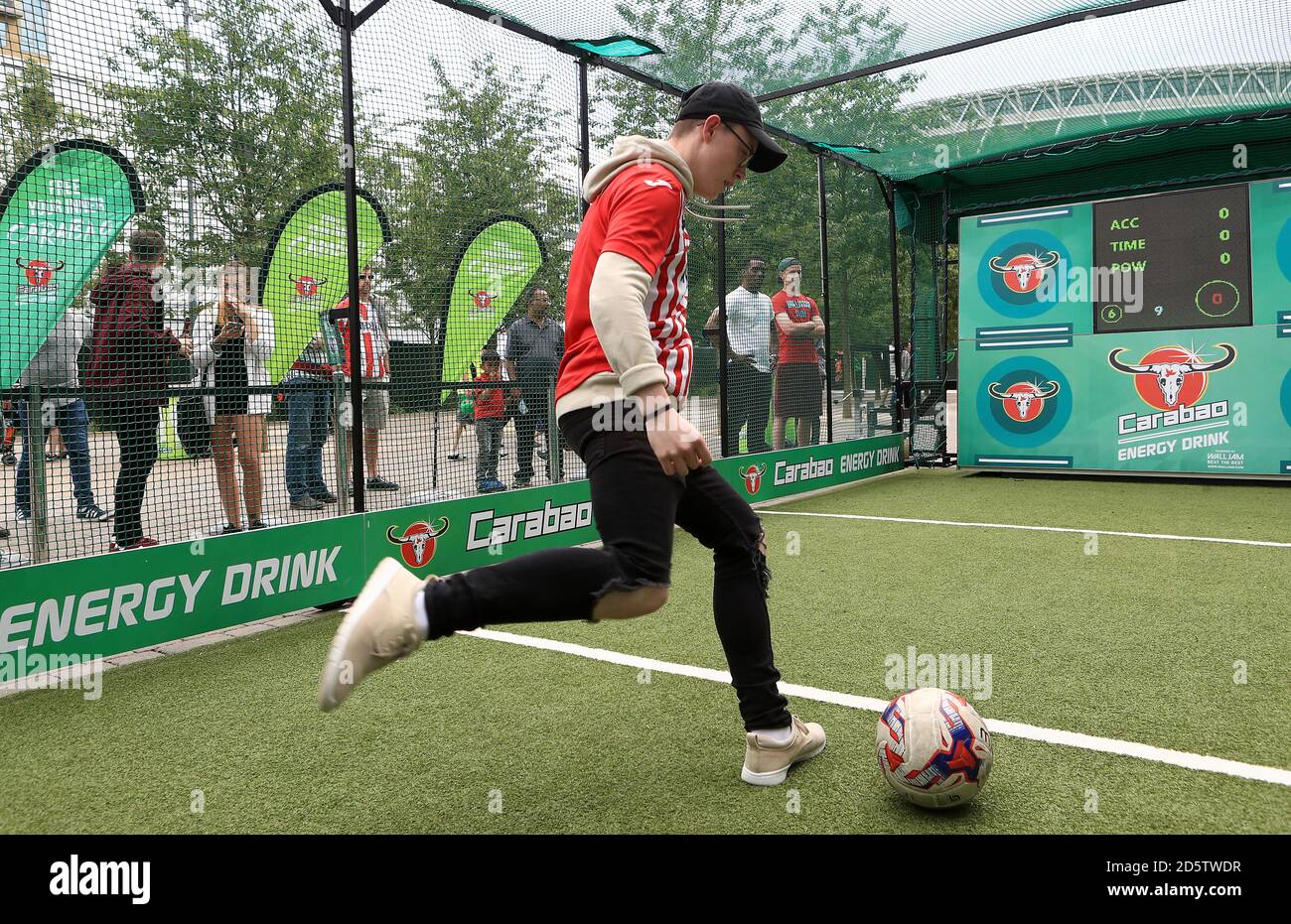 Fan activities hi-res stock photography and images - Alamy