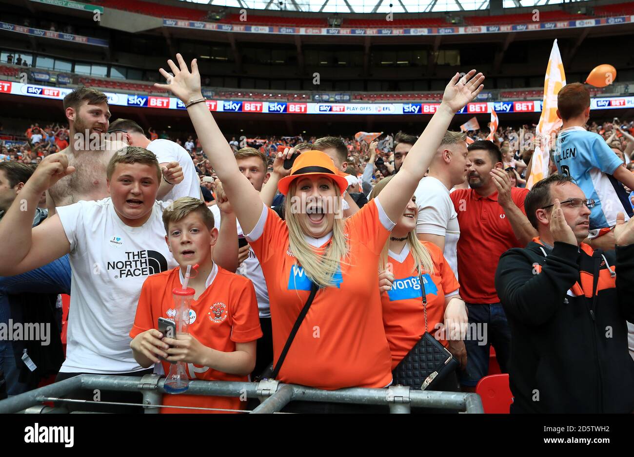 Blackpool fans celebrate after final whistle hi-res stock photography ...