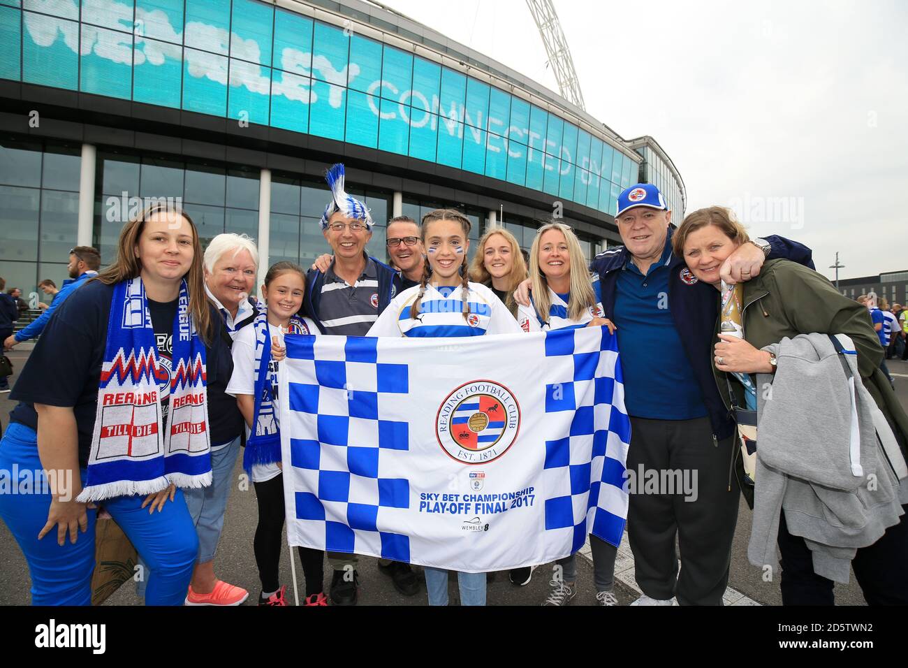 Reading fans wembley hi-res stock photography and images - Alamy
