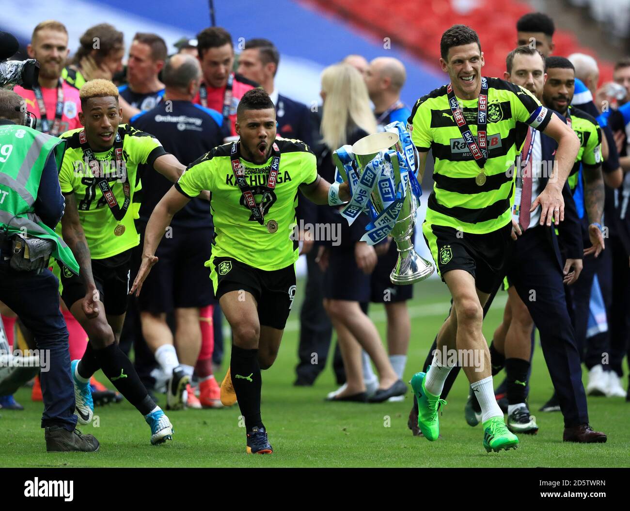 Efl championship playoffs trophy hi-res stock photography and images ...