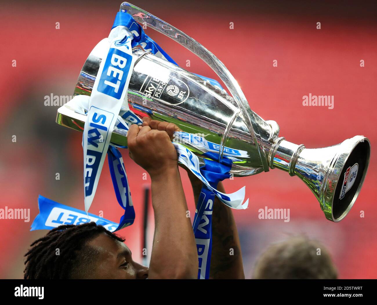 Efl championship league trophy hi-res stock photography and images - Alamy