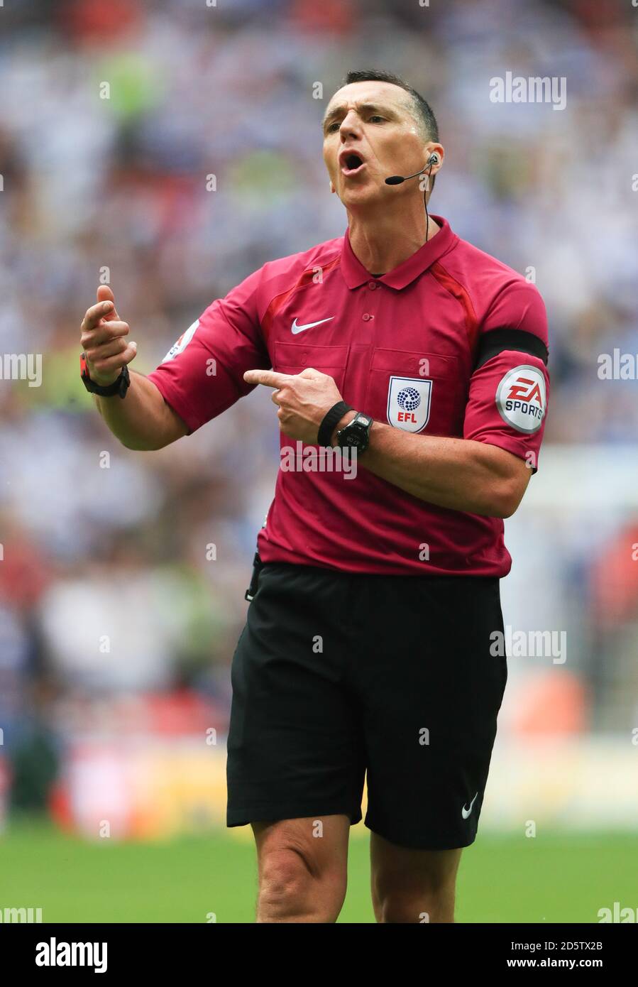 Referee Neil Swarbrick Stock Photo - Alamy