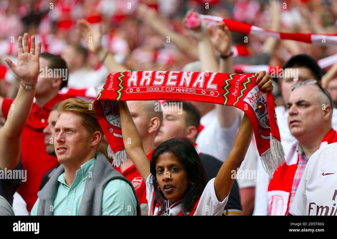 Arsenal fans hold hi-res stock photography and images - Alamy