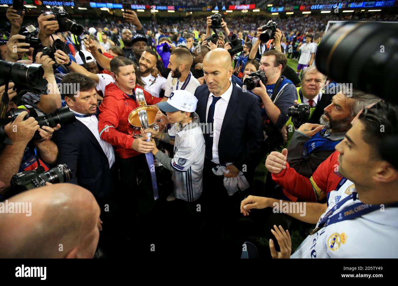 Real Madrid manager Zinedine Zidane celebrates with his youngest son ...