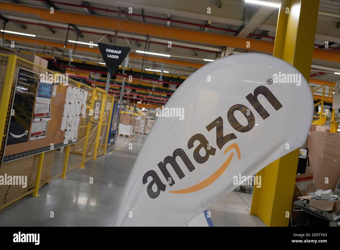 October 13th, 2020, Logistik Zentrum, Frankenthal, Amazon Logistik ...