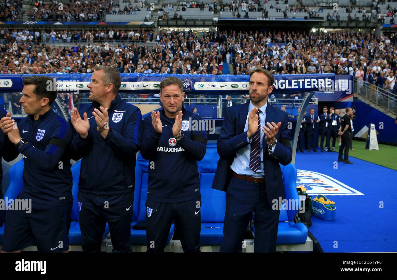 England manager Gareth Southgate (right) applauds with the England ...