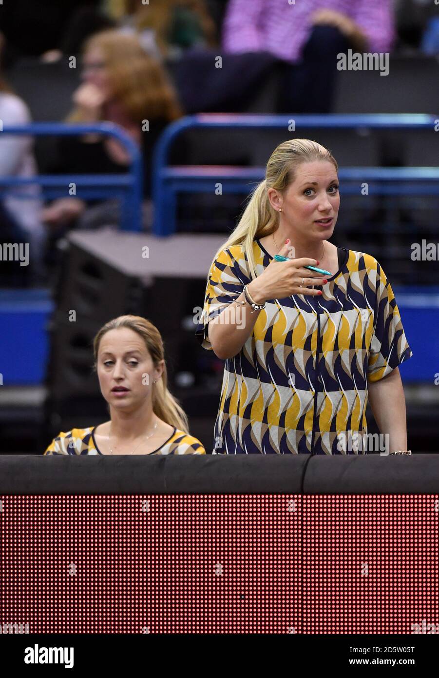 Team Bath head coach Anna Stembridge (right Stock Photo - Alamy