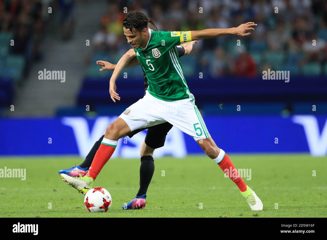 Mexico's Diego Antonio Reyes (left) and New Zealand's Marco Rojas ...