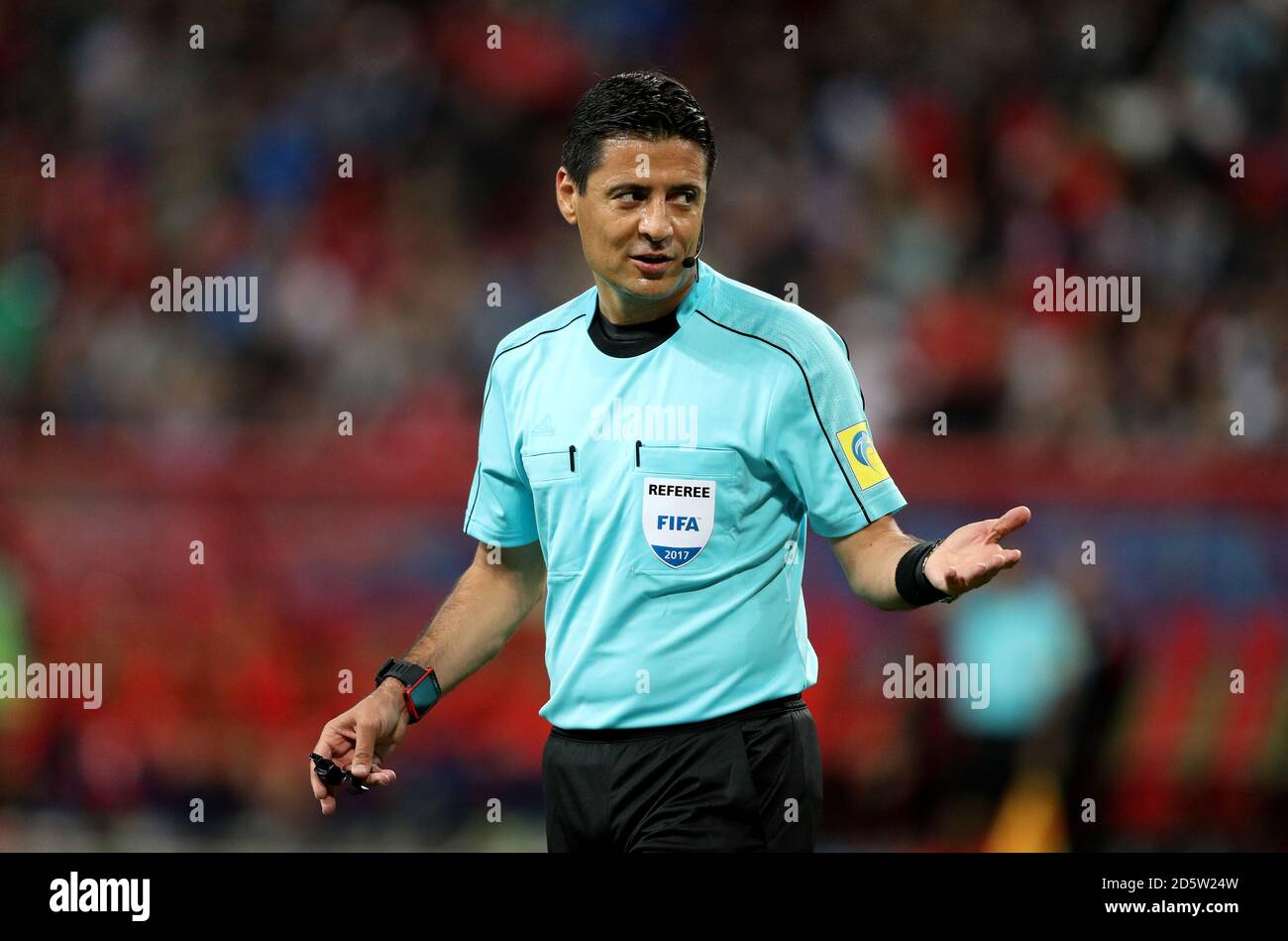 Alireza Faghani, referee Stock Photo - Alamy