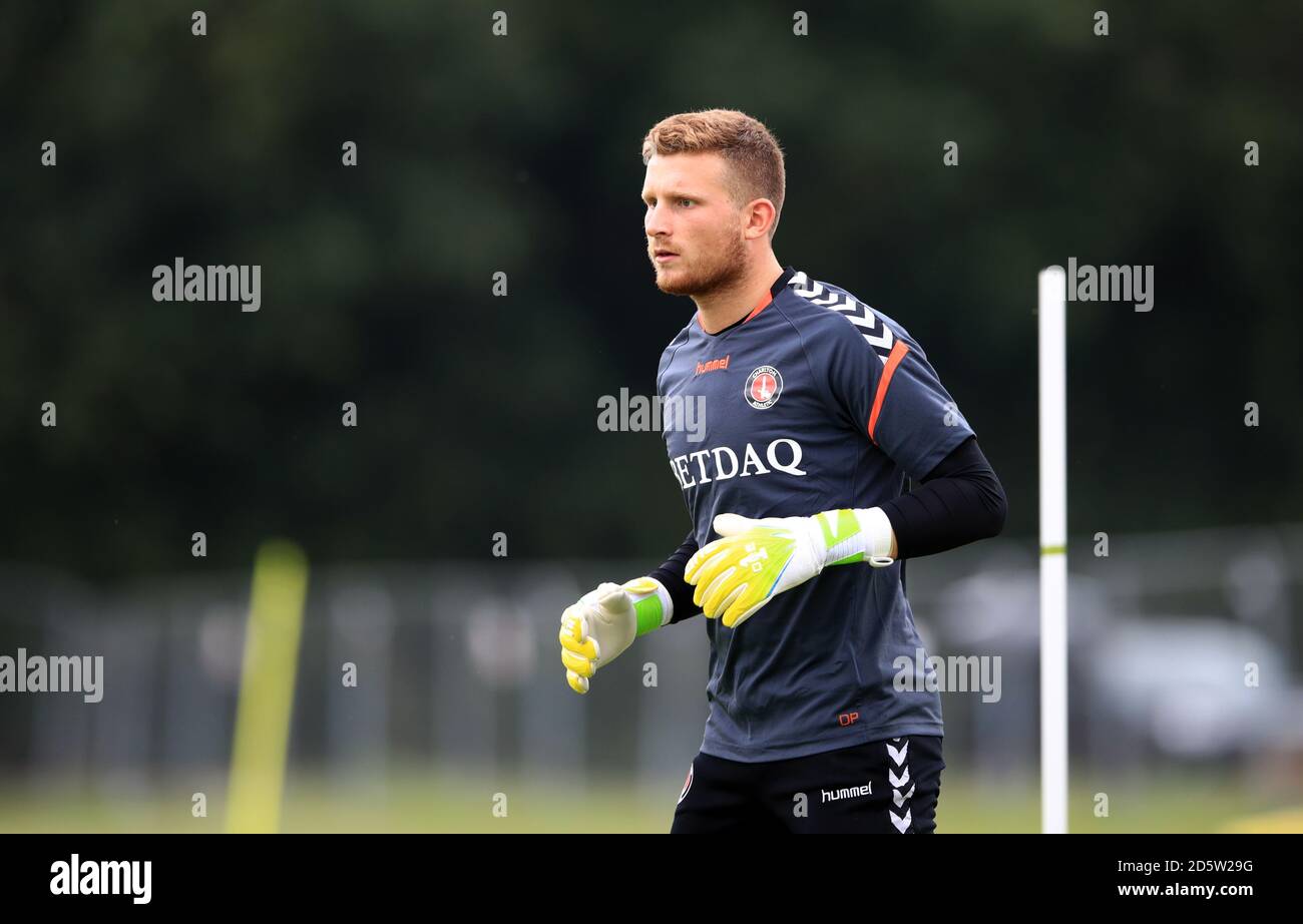 Charlton athletics dillon phillips hi-res stock photography and images ...