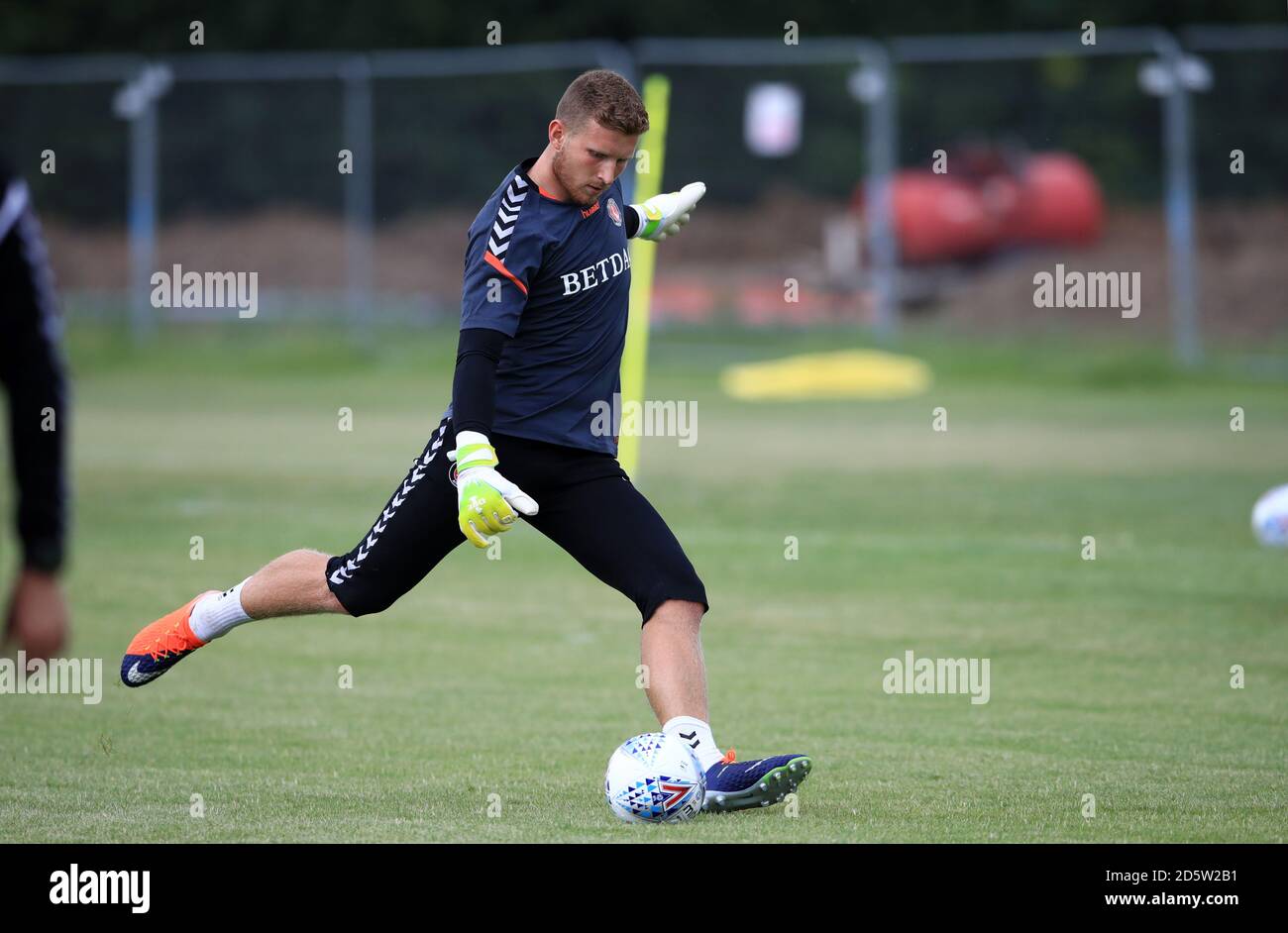 Charlton athletics dillon phillips hi-res stock photography and images ...