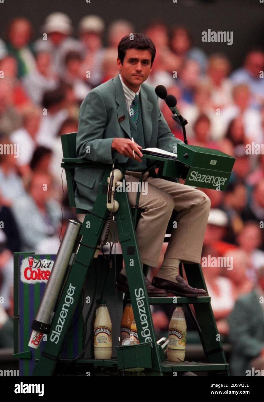 A Wimbledon umpire Stock Photo - Alamy