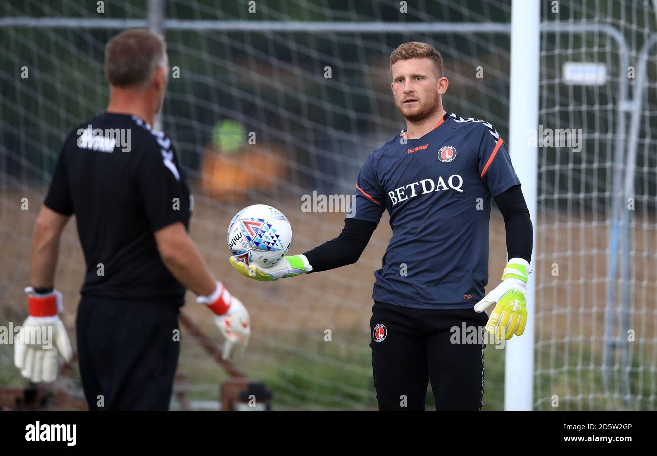 Charlton athletics dillon phillips hi-res stock photography and images ...