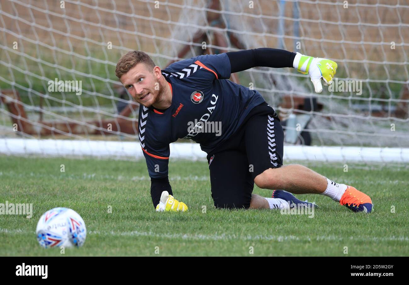 Charlton athletics dillon phillips hi-res stock photography and images ...