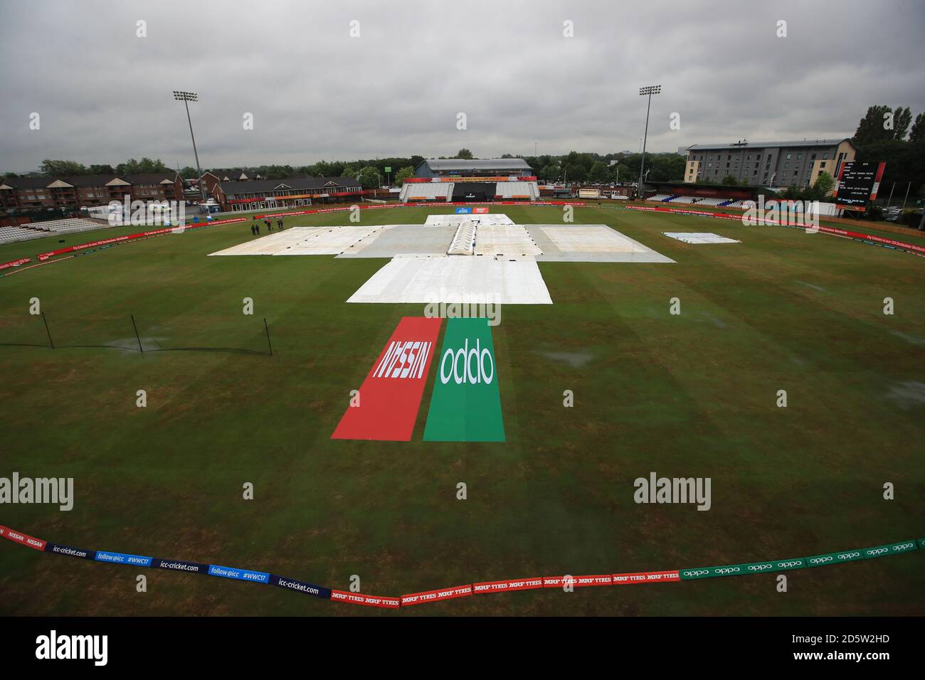 Cricket ground covers hi-res stock photography and images - Alamy