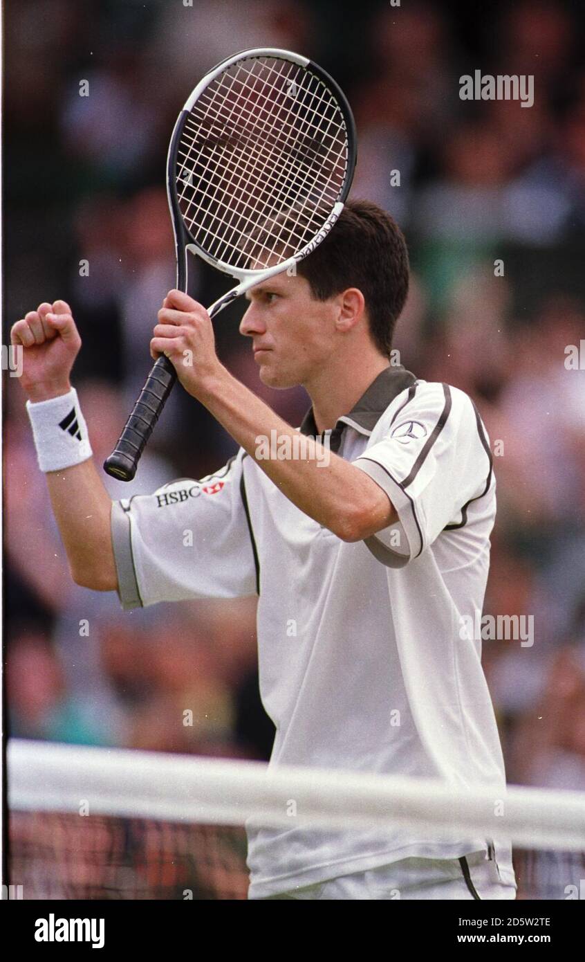 Tim Henman celebrates victory Stock Photo - Alamy