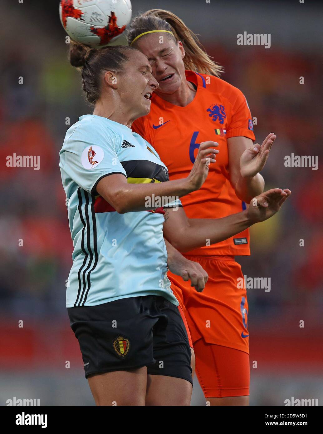 Belgium's Maud Coutereels (left) and Netherlandsâ€™ Anouk Dekker clash ...