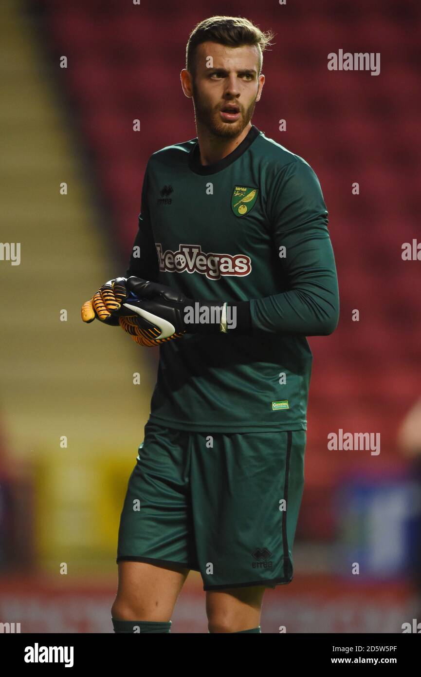 Half length football goal keeper hi-res stock photography and images ...