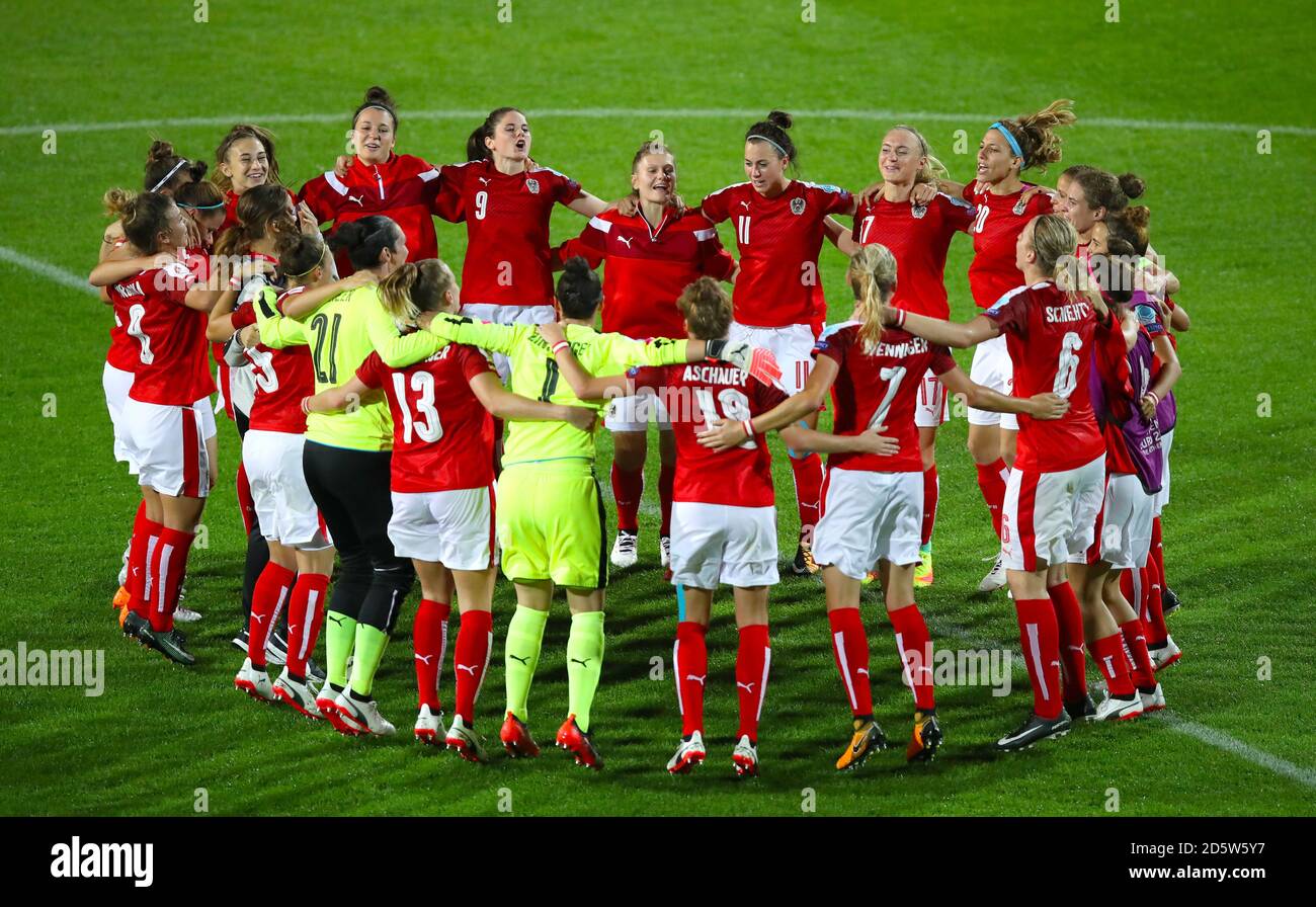Football general view stadium huddle hi-res stock photography and ...