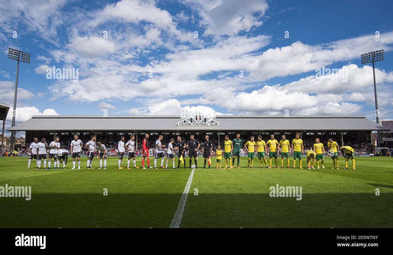 Teams line up before game hi-res stock photography and images - Alamy