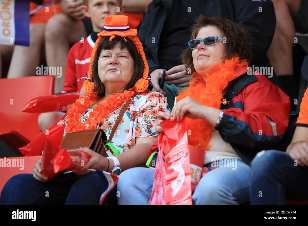 Netherlands womens football supporters hi-res stock photography and ...