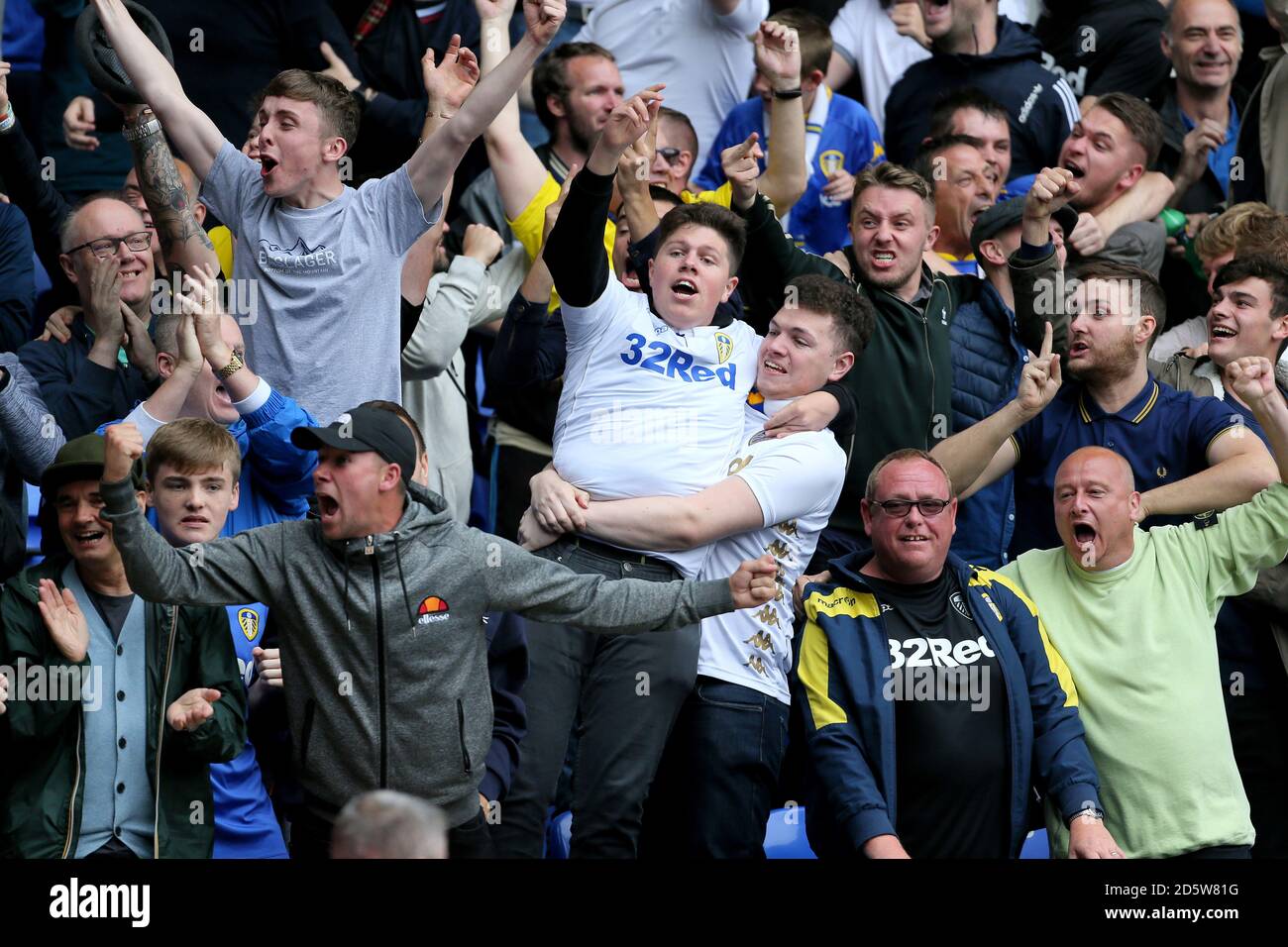 Leeds United fans celebrate Stock Photo - Alamy