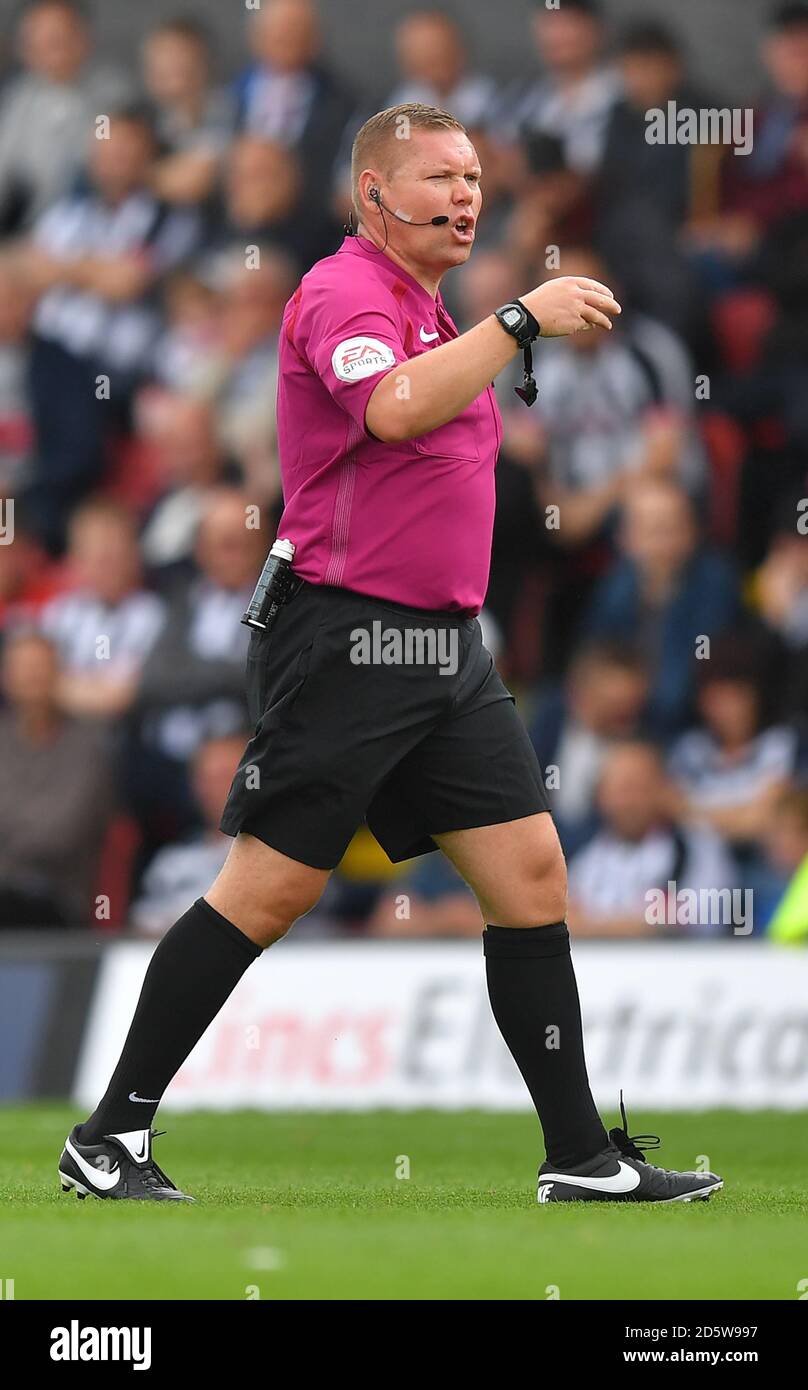 Referee Richard Clark in action Stock Photo - Alamy