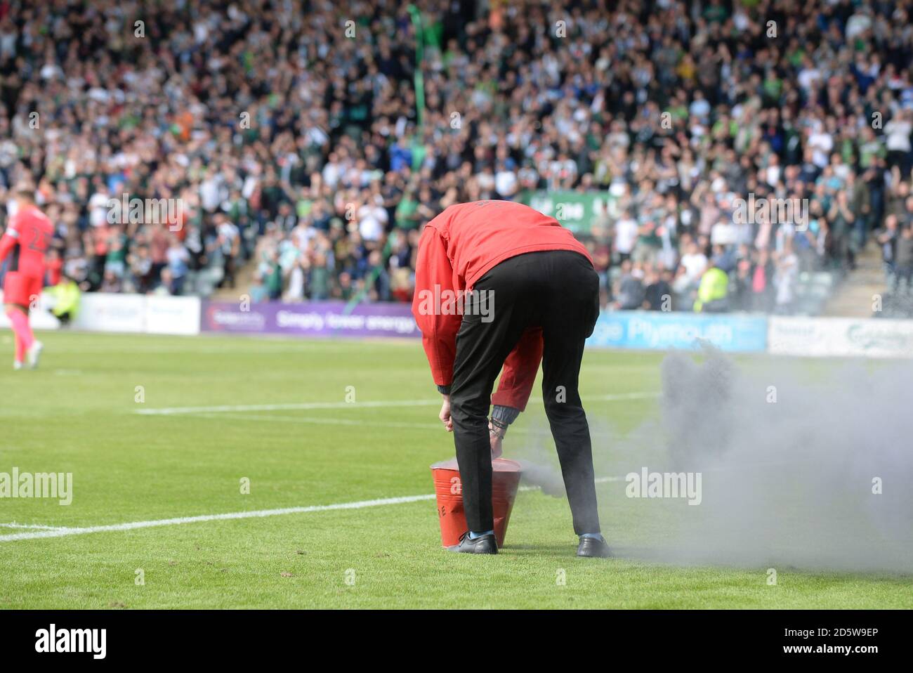 Smoke bomb on pitch hi-res stock photography and images - Alamy