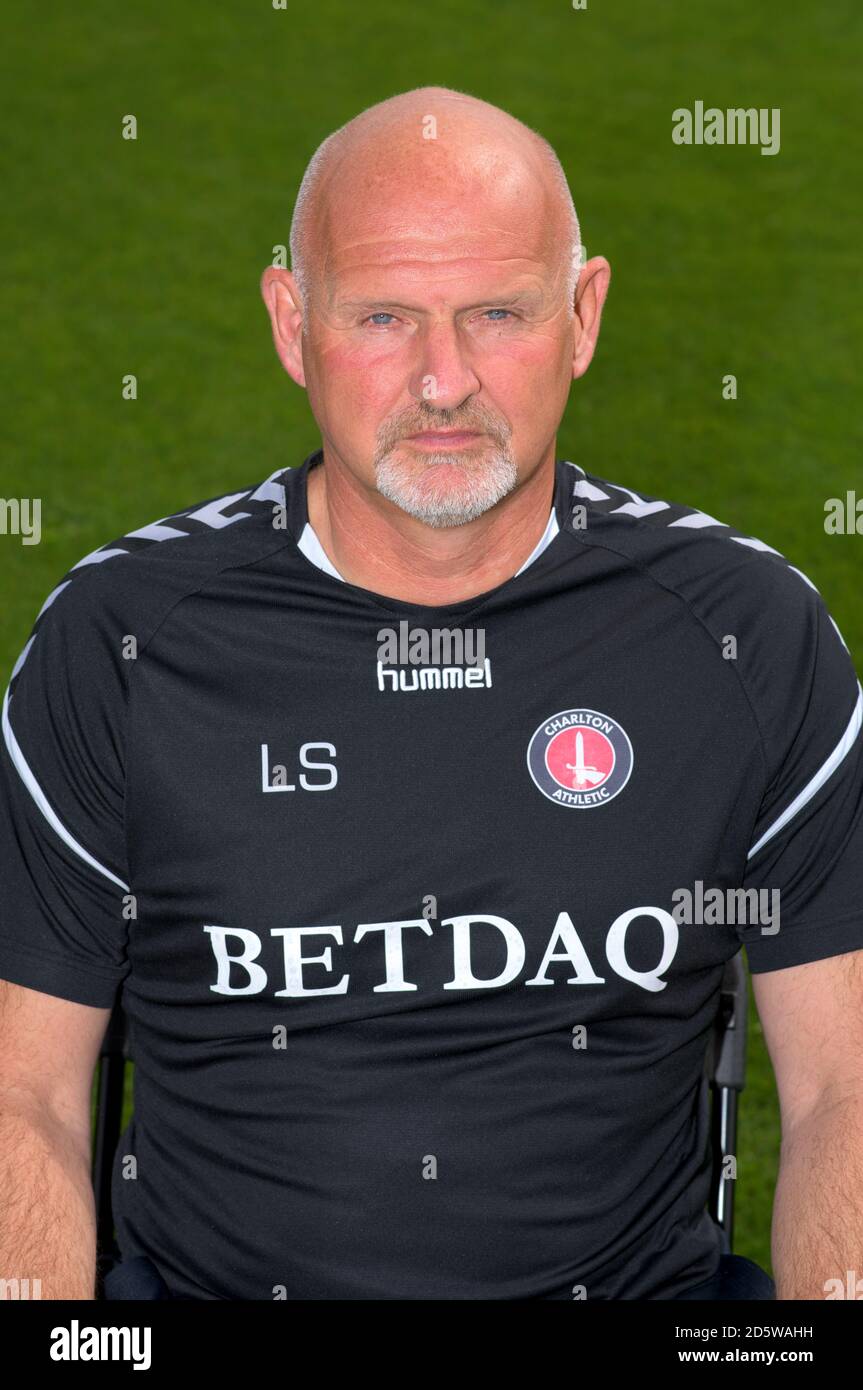 Academy goalkeeping coach lee smelt hi-res stock photography and images ...