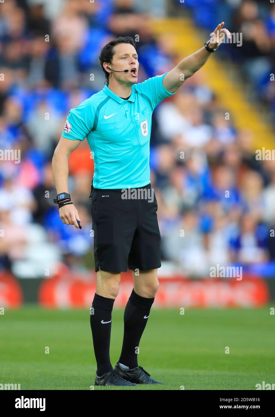 Darren england referee hi-res stock photography and images - Alamy