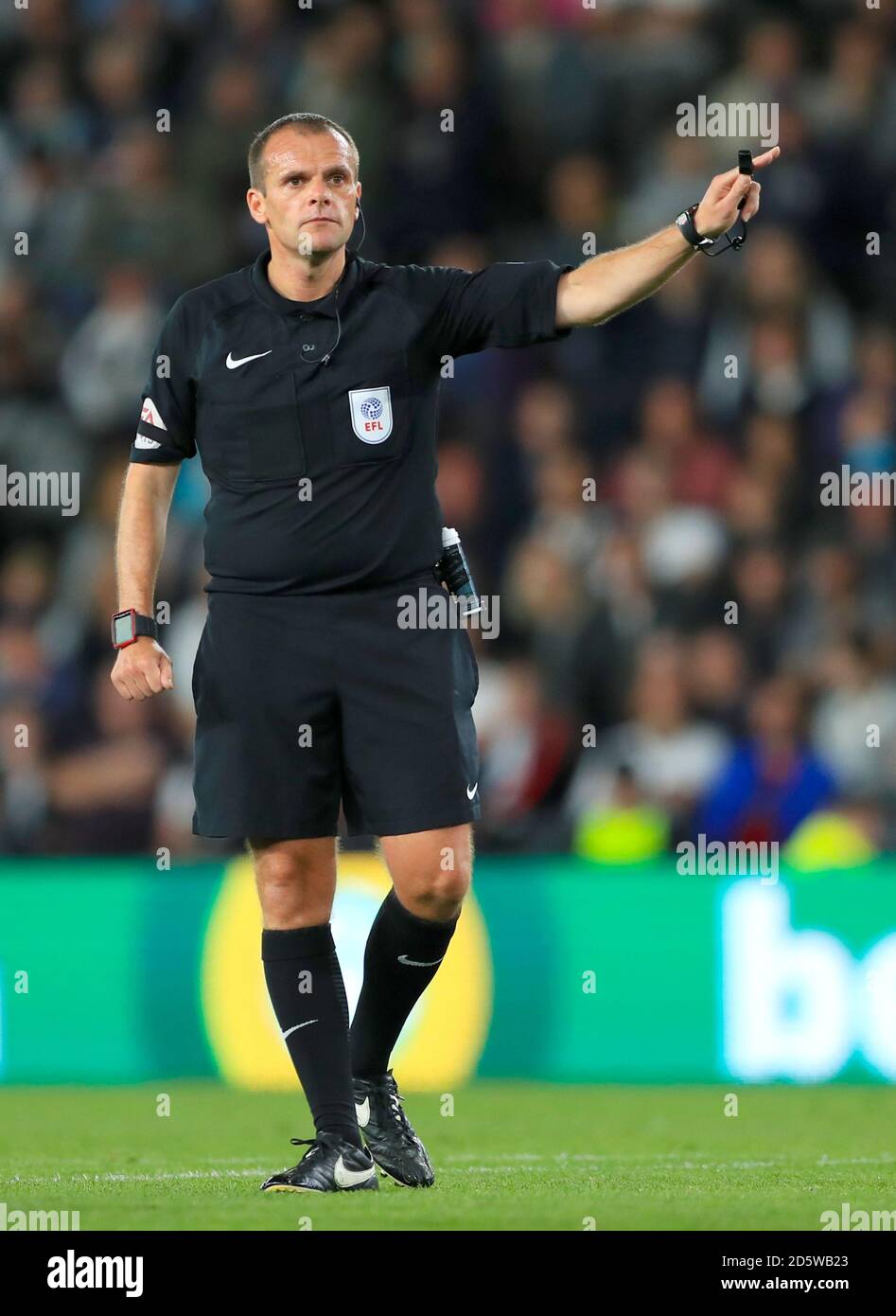Referee Geoff Eltringham Stock Photo - Alamy