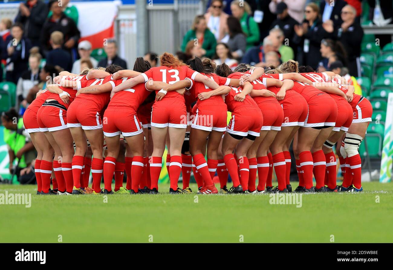 Canada team huddle Stock Photo - Alamy