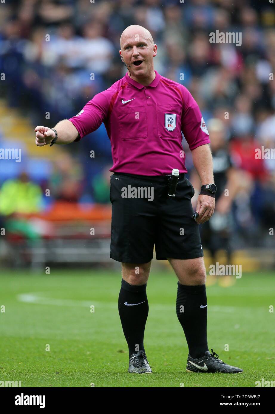 Match referee Simon Hooper Stock Photo - Alamy