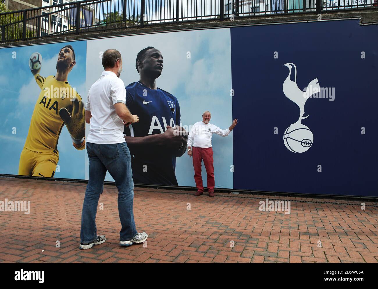 Tottenham hotspur fans before hi-res stock photography and images - Alamy