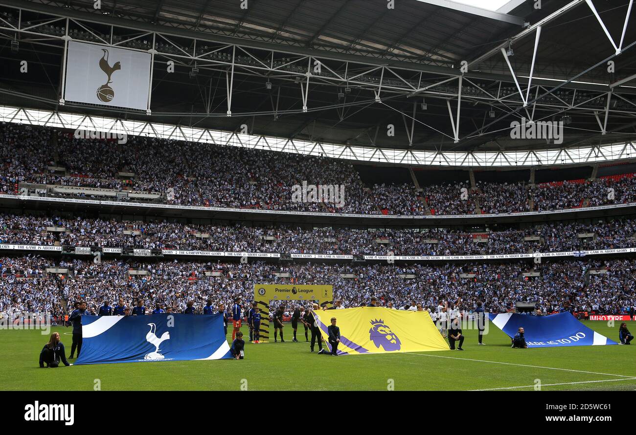 Chelsea players line up before the game hi-res stock photography and ...