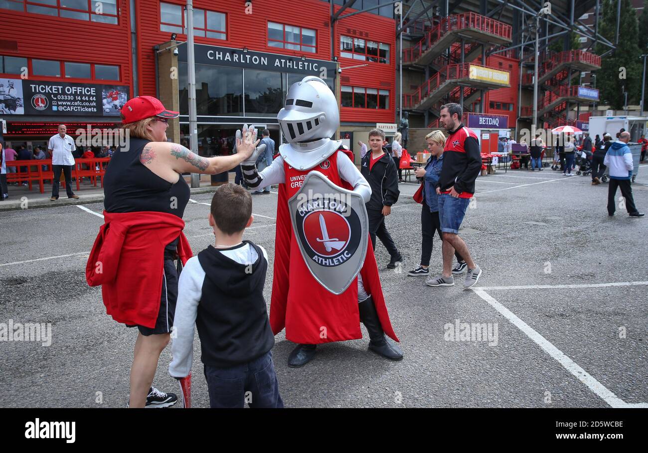 Mascot Sir Valiant with fans at Charlton Athletic's family fun day ...