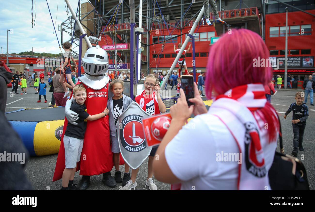 Mascot Sir Valiant with fans at Charlton Athletic's family fun day ...