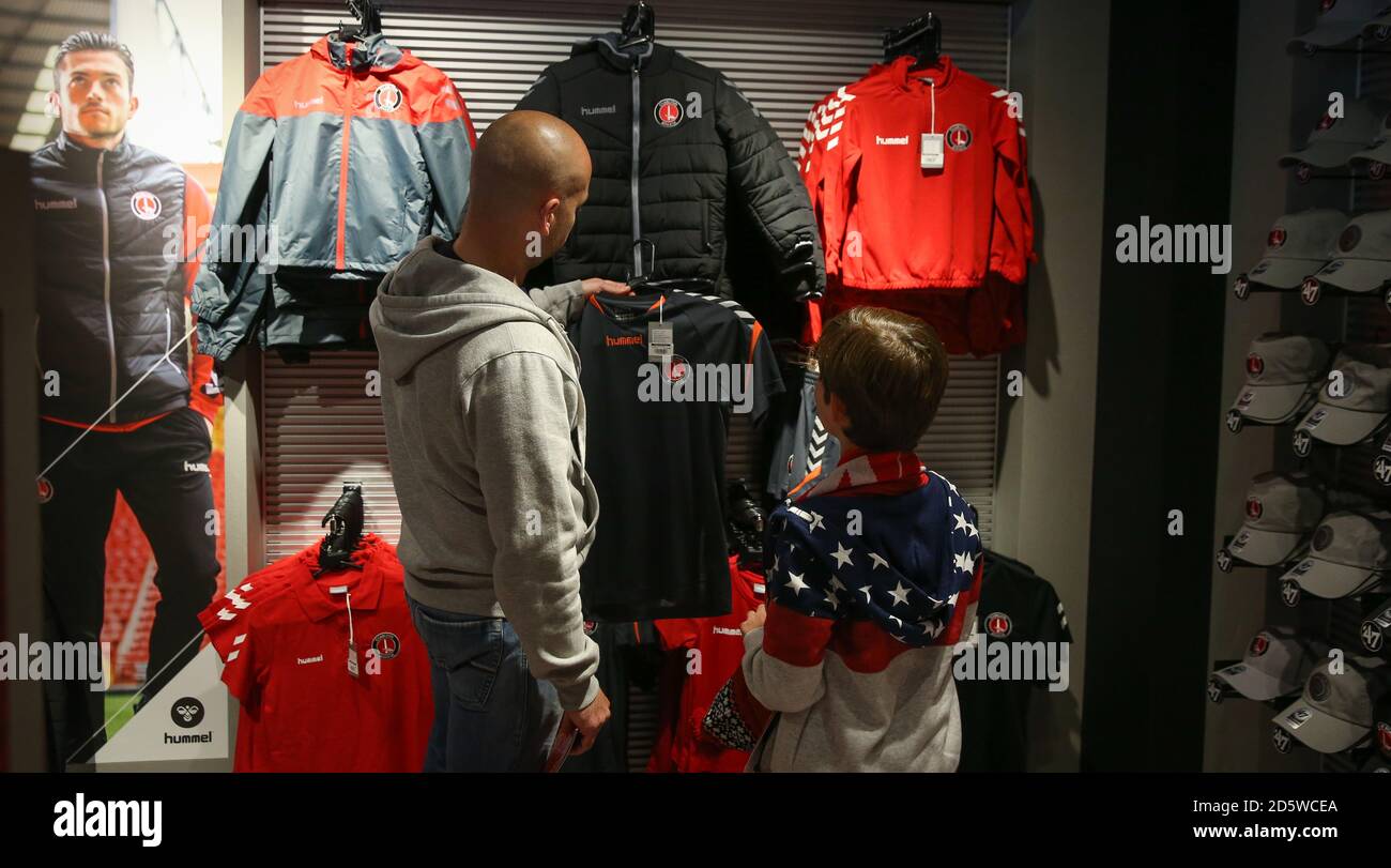 Soccer football shop club superstore hi-res stock photography and ...