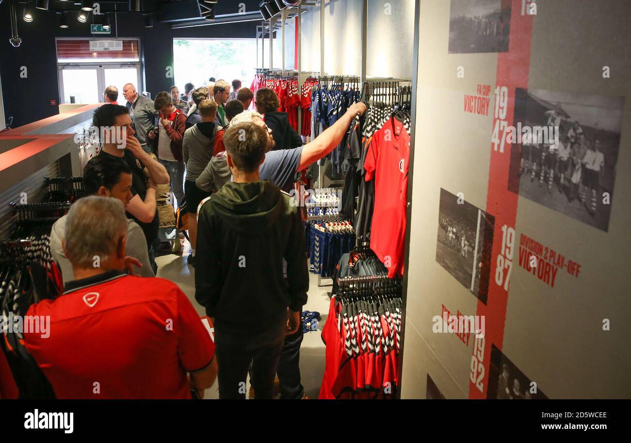 Soccer football shop club superstore hi-res stock photography and ...