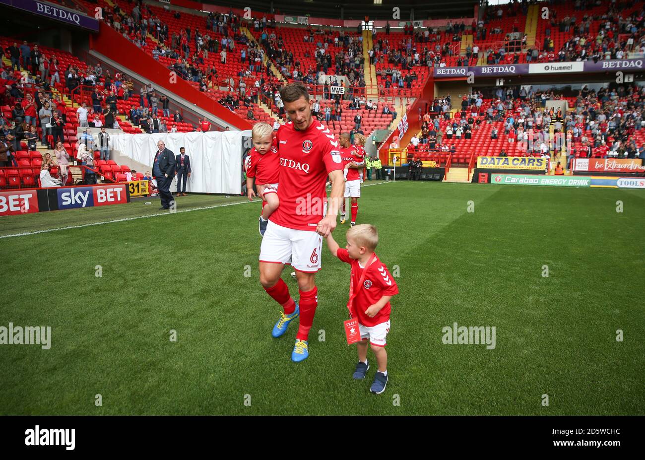 Charlton Athletic's Jason Pearce with his children as match day mascots ...