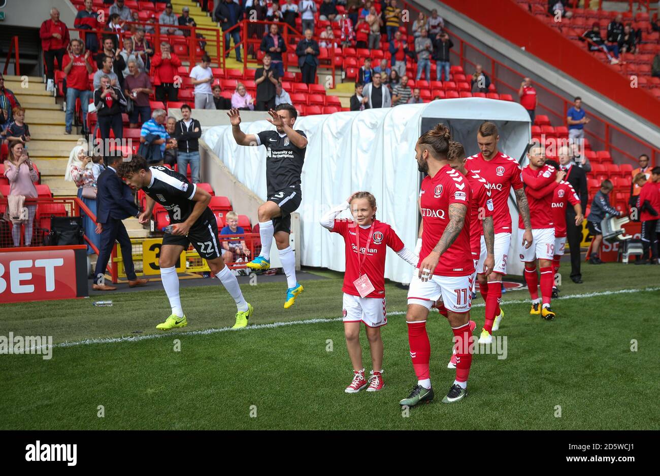 Charlton Athletic's Ricky Holmes with his daughter as match day mascot ...