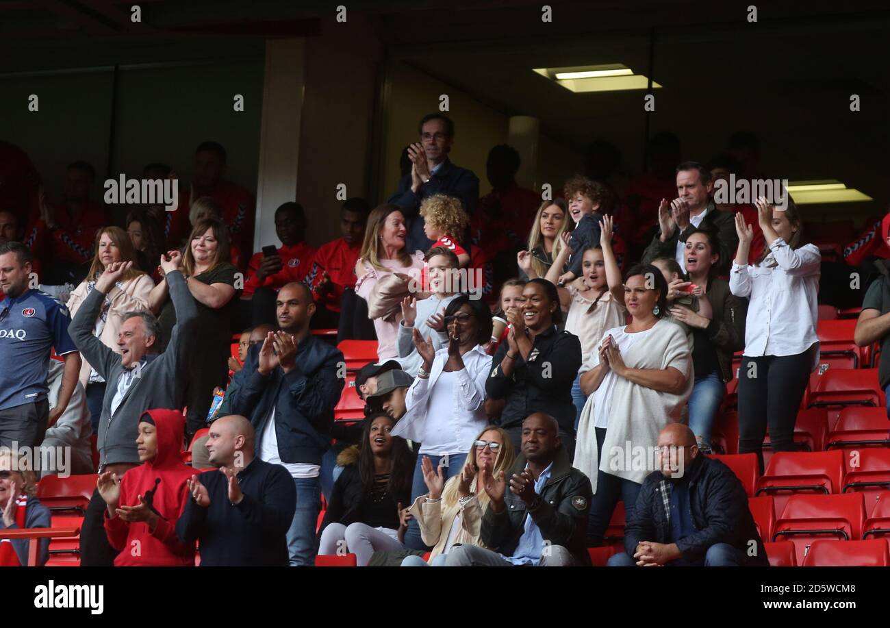 Charlton athletic fans celebrate hi-res stock photography and images ...