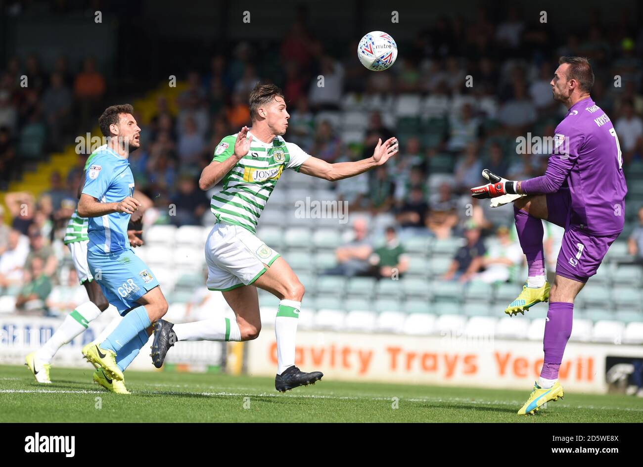 Yeovil Town's Sid Nelson and Coventry City's Tony Andreu (centre ...
