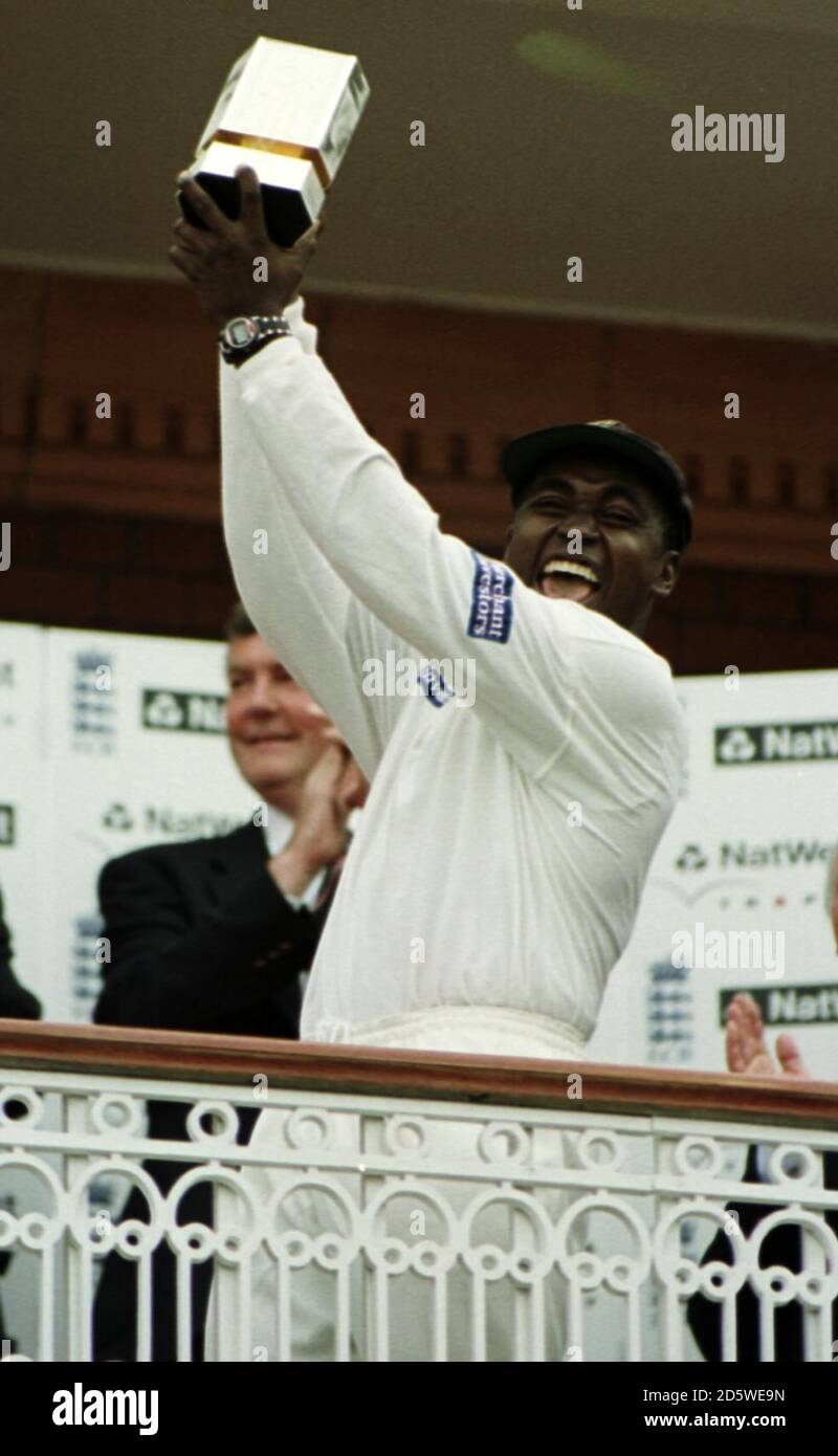 Gloucestershire's Captain Mark Alleyne lifts the NatWest trophy Stock ...