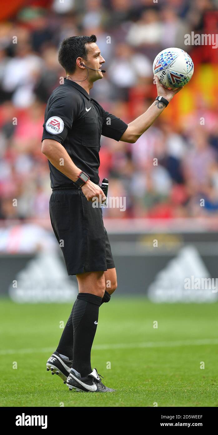 Referee Tim Robinson Stock Photo - Alamy