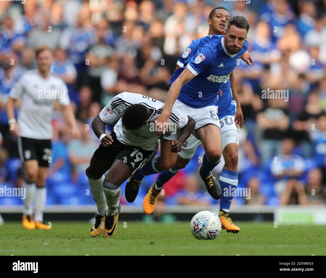 Ipswich Town's Cole Skuse and Fulham's Sheyi Ojo Stock Photo - Alamy