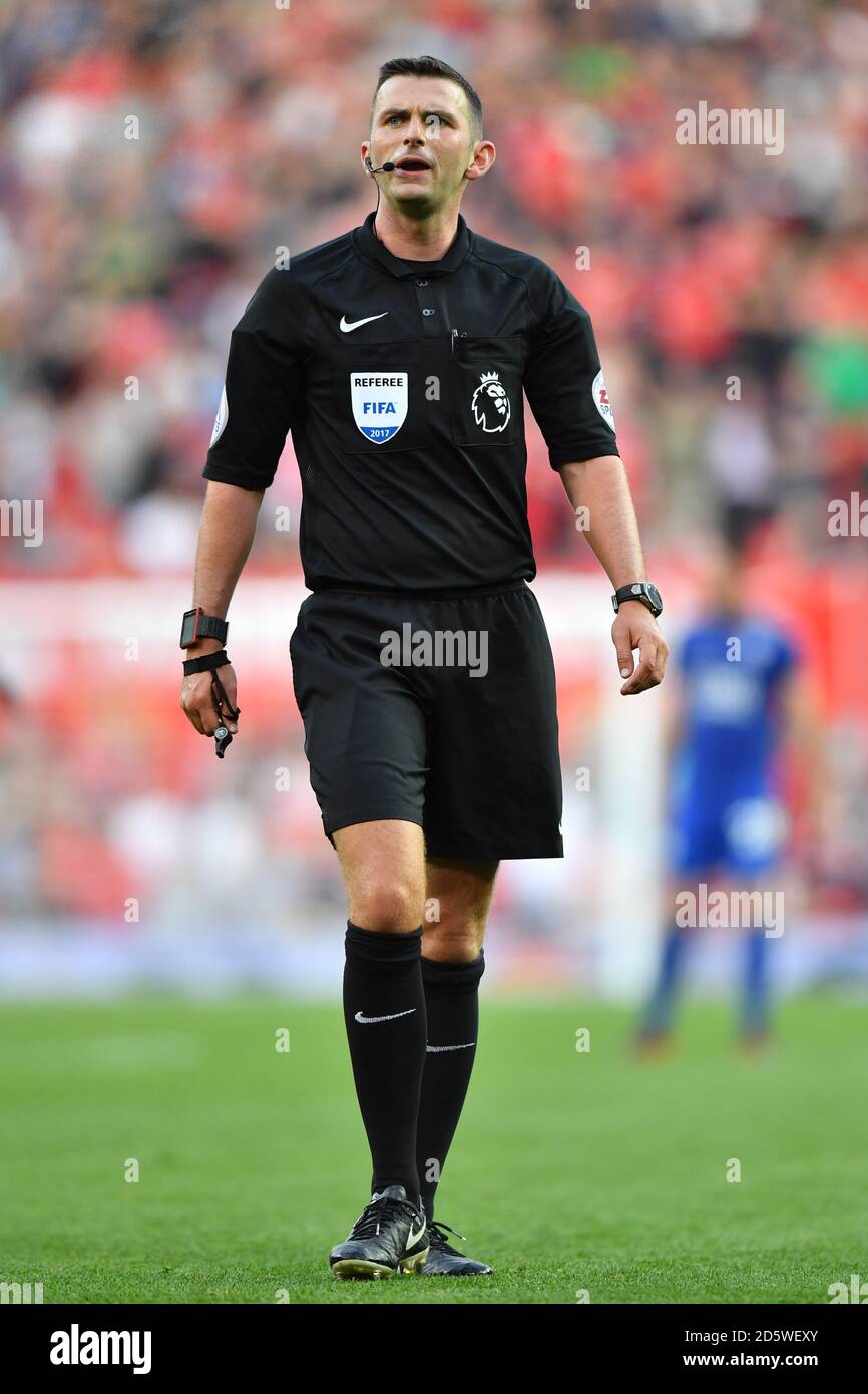 Michael oliver premier league hi-res stock photography and images - Alamy